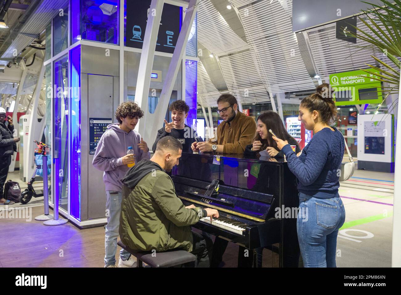 Public piano train station hi-res stock photography and images - Alamy