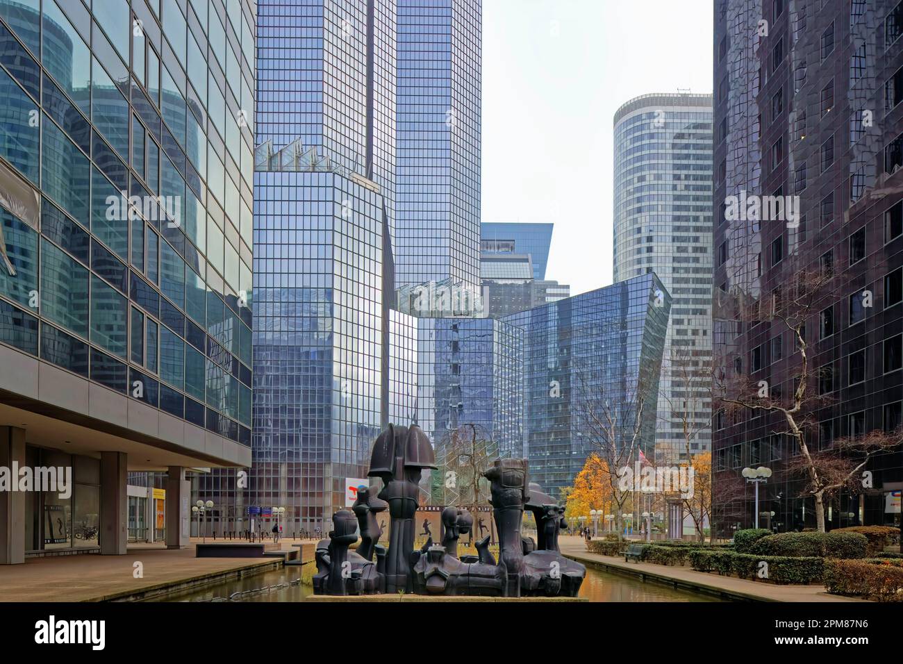 France, Hauts de Seine, Courbevoie, La Défense district, place de la ...