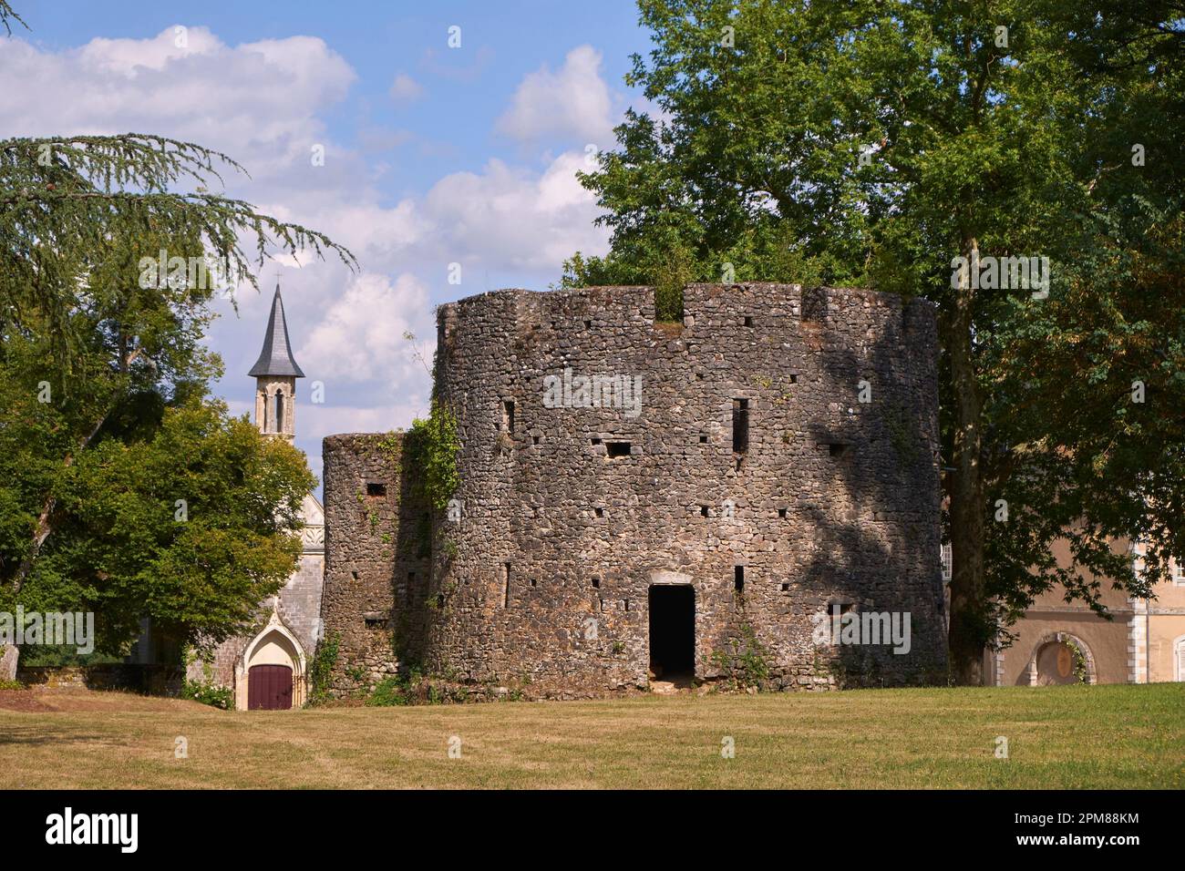 Crenellated towers hi-res stock photography and images - Alamy