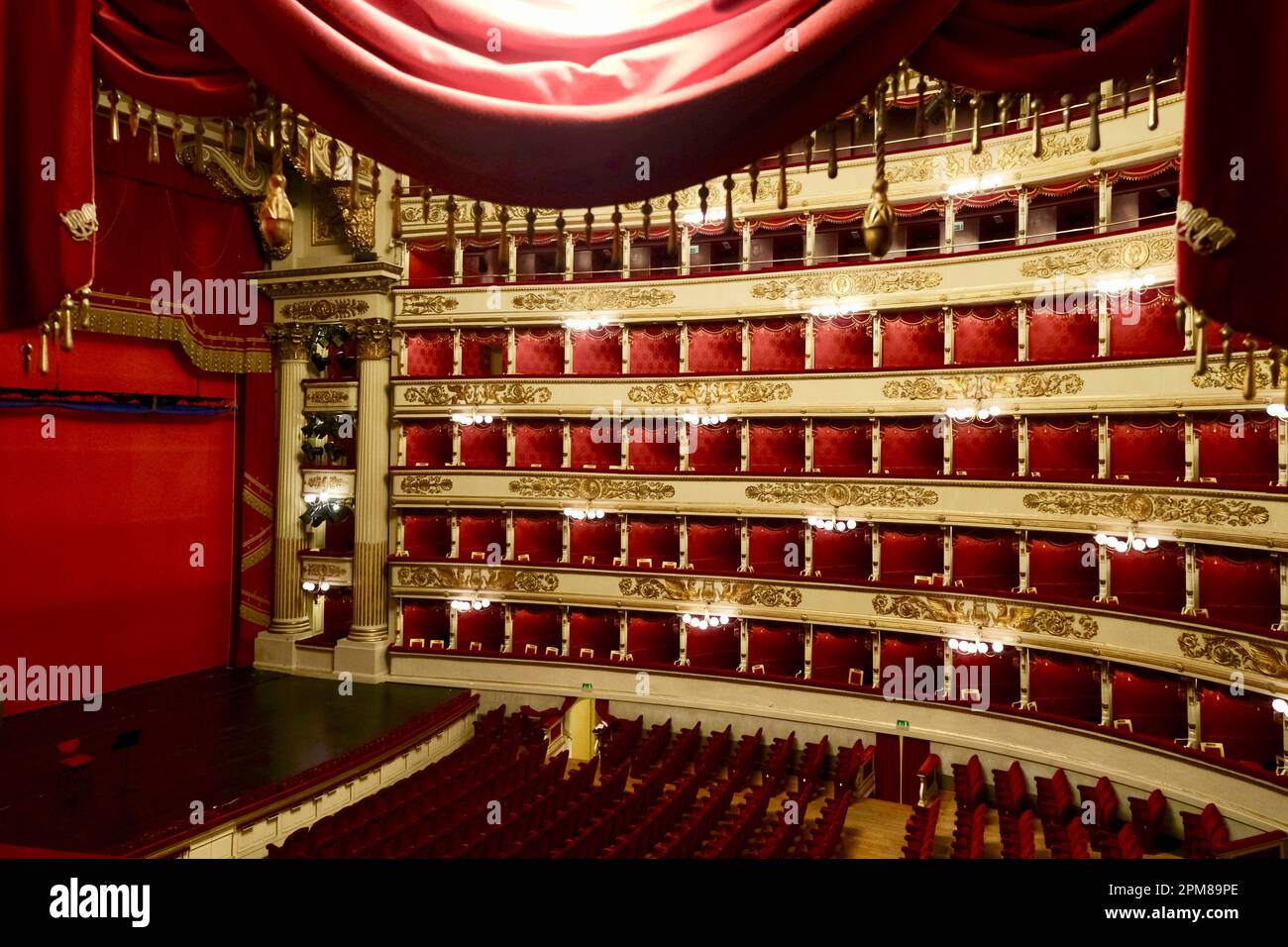 La scala opera stage hi-res stock photography and images - Alamy