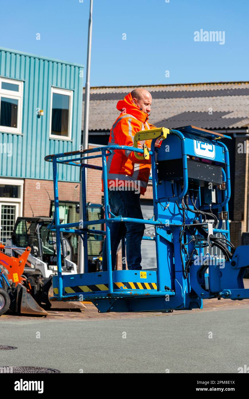 Mobile crane operating lifting hi-res stock photography and images - Alamy