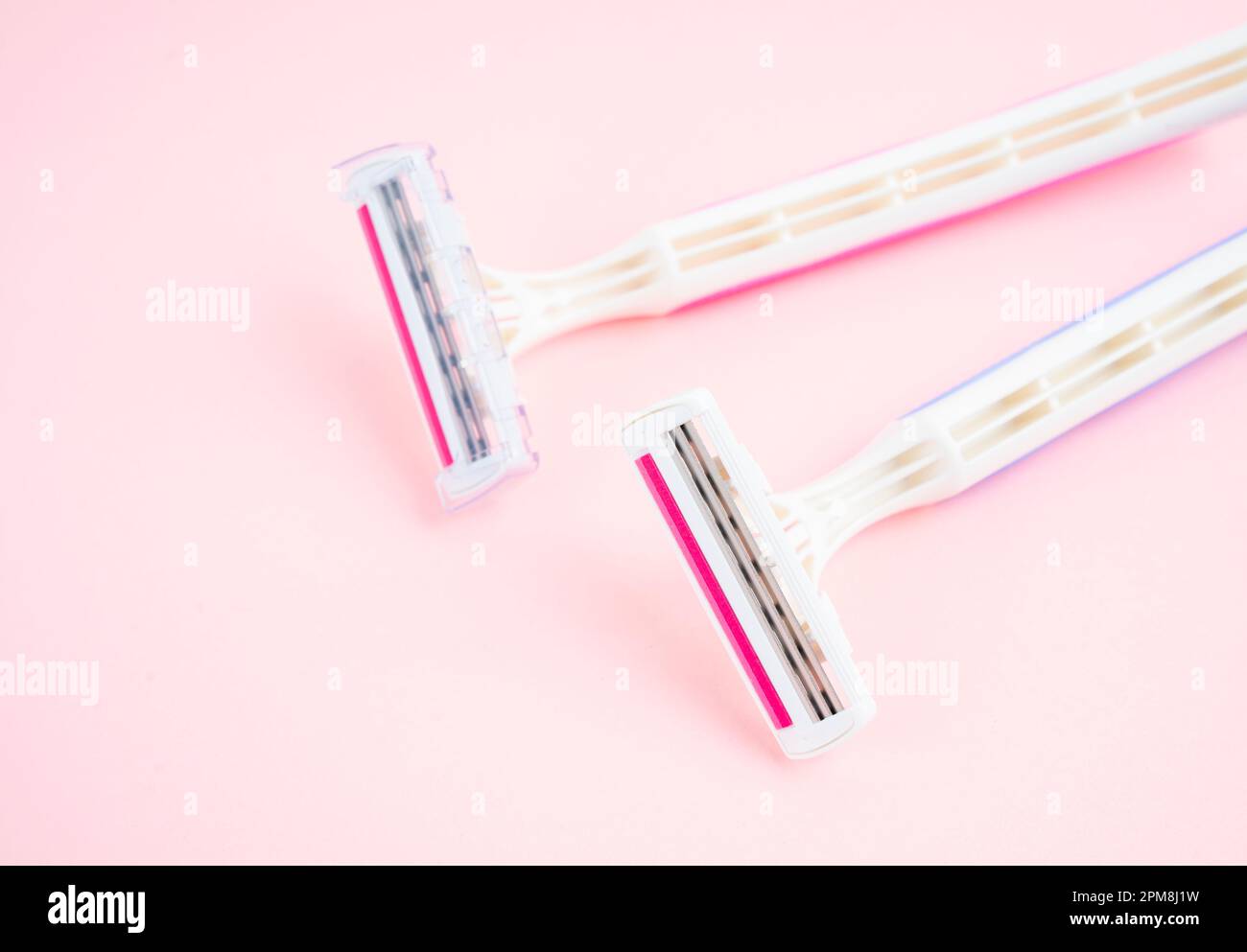 Pink Razors on pink color Background Stock Photo - Alamy