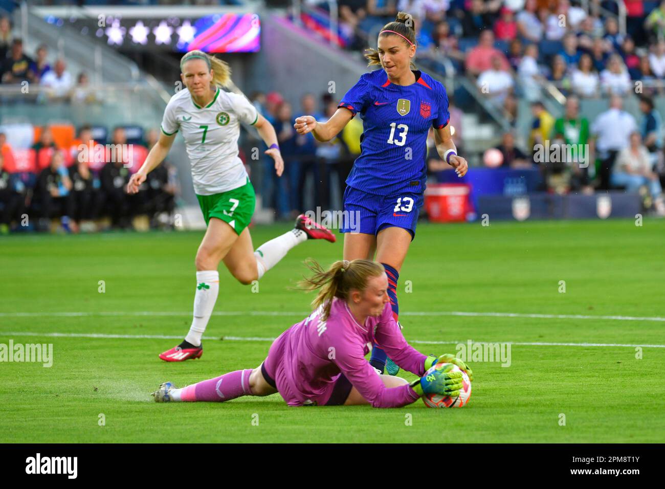 St. Louis, USA. 11th Apr, 2023. Ireland goalkeeper Courtney Brosnan (1 ...