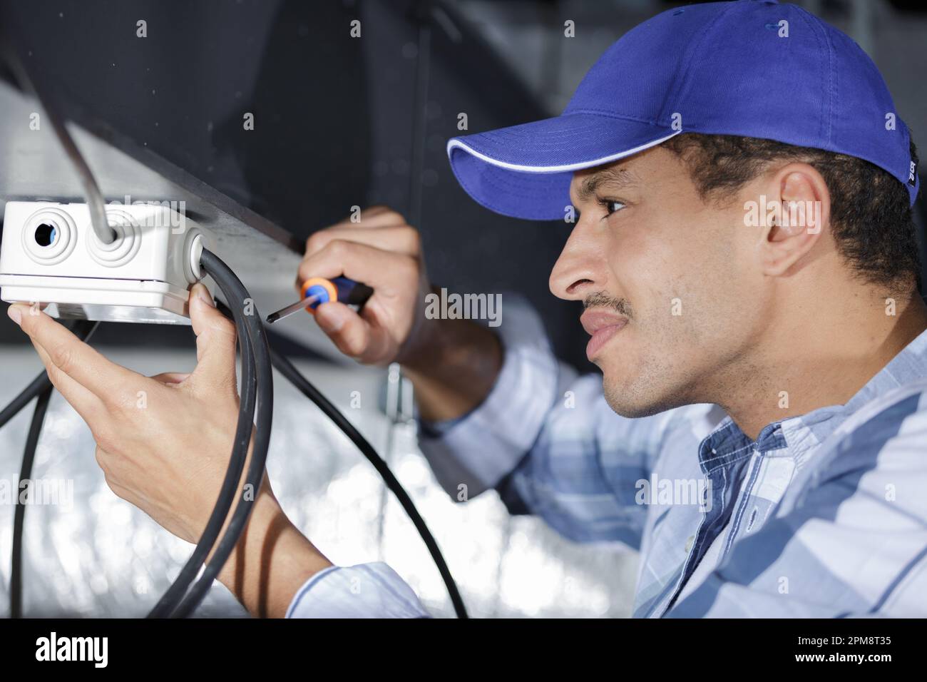 Using screw driver hi-res stock photography and images - Alamy