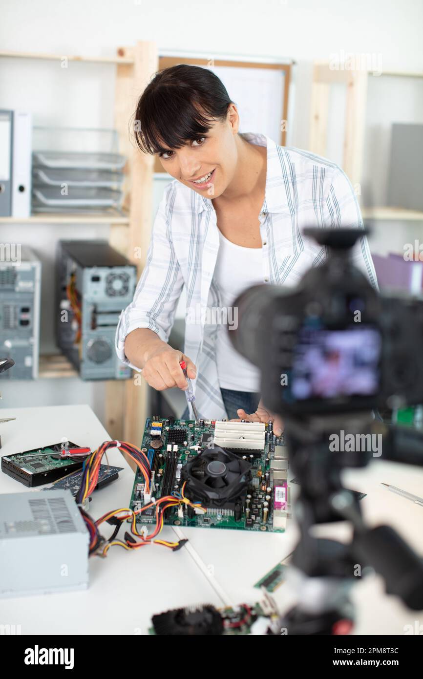woman doing tutorial to fix computer Stock Photo - Alamy