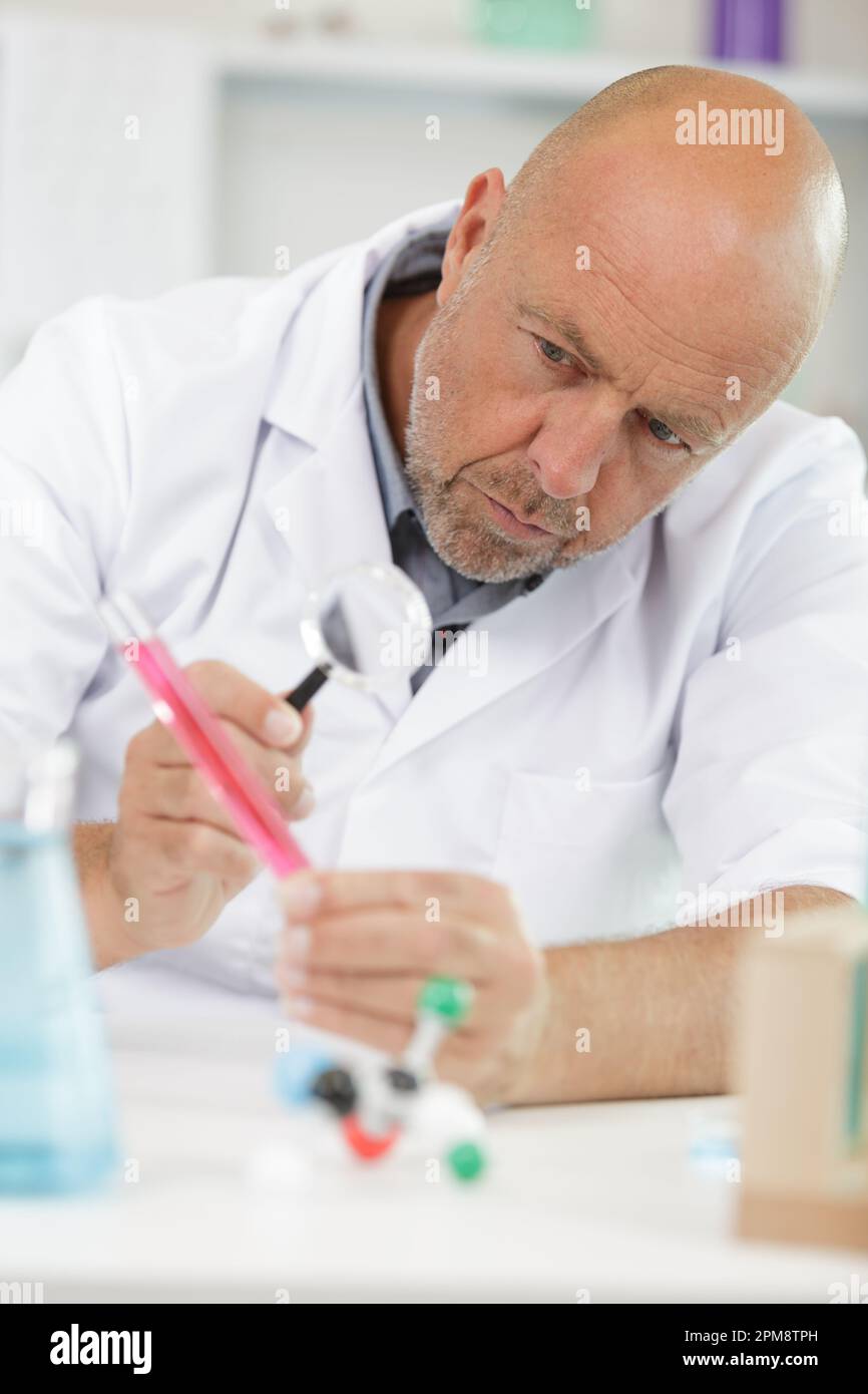 Scientists in office laboratory hi-res stock photography and images - Alamy