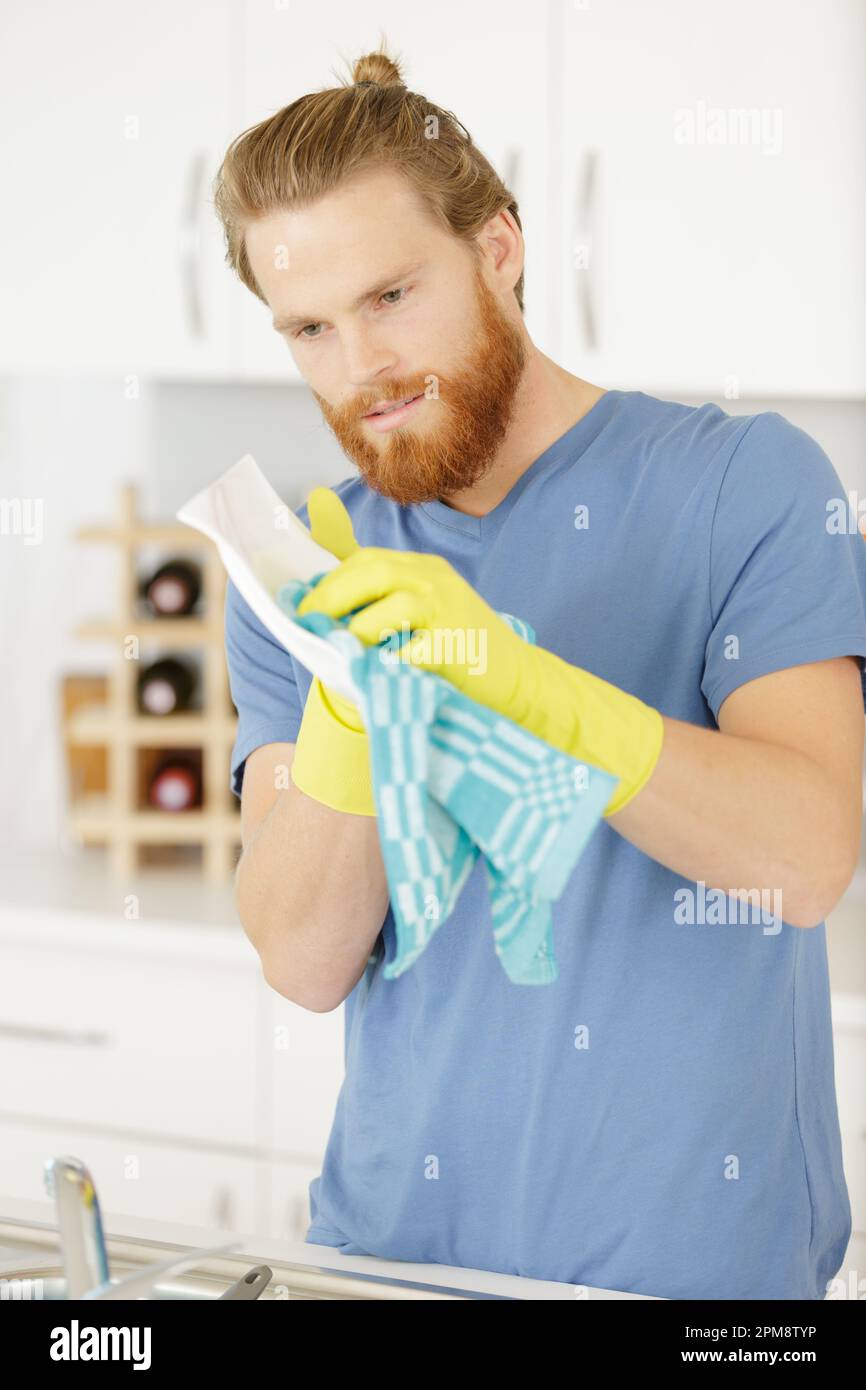 man washing dishes in the sink Stock Photo - Alamy