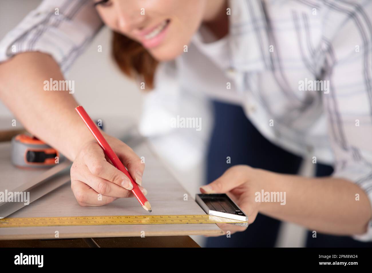 Right angle ruler hi-res stock photography and images - Alamy