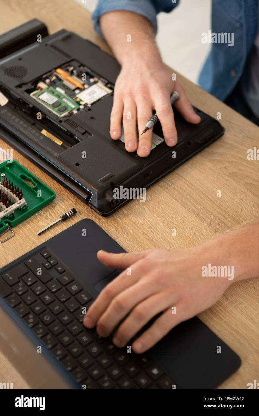 Hands being repaired hi-res stock photography and images - Alamy