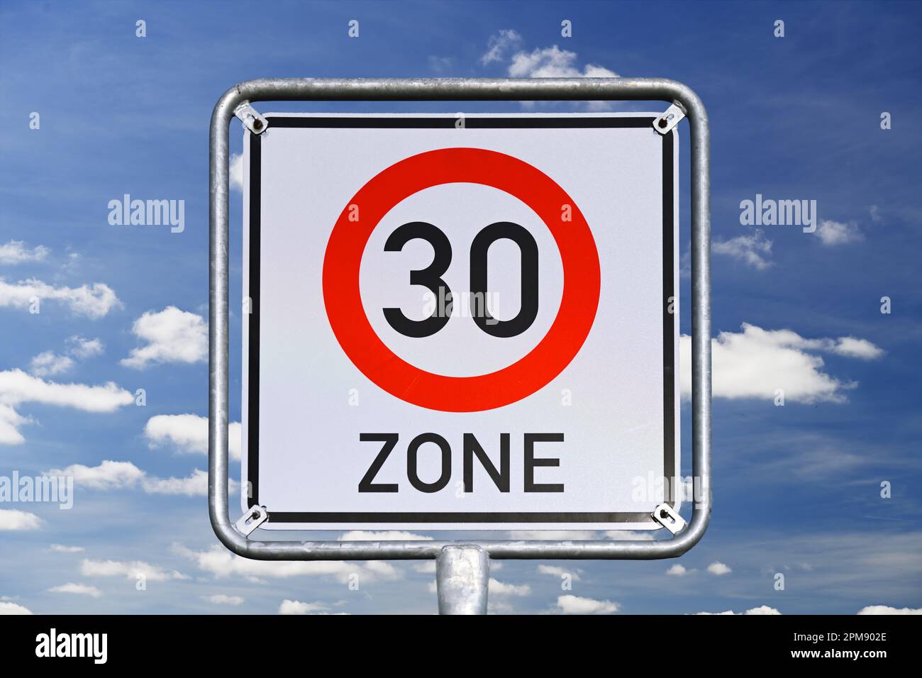 Tempo 30 zone hi-res stock photography and images - Alamy