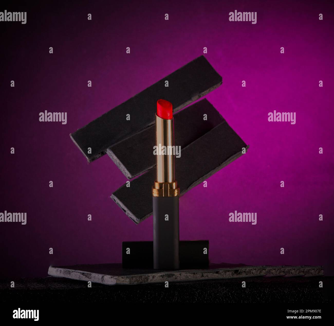 Single lipstick hi-res stock photography and images - Alamy