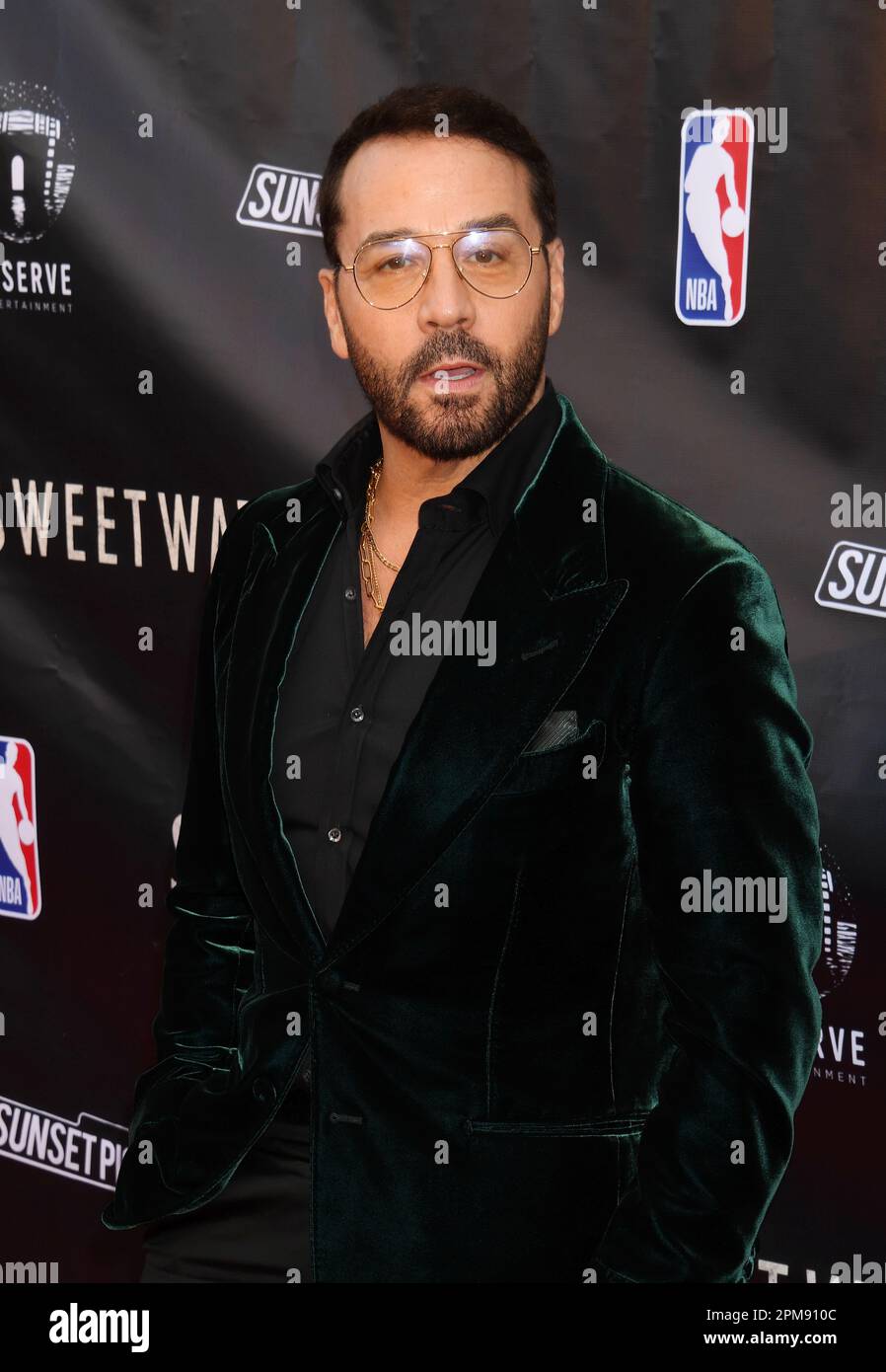 BURBANK, CALIFORNIA - APRIL 11: Jeremy Piven attends the Los Angeles ...