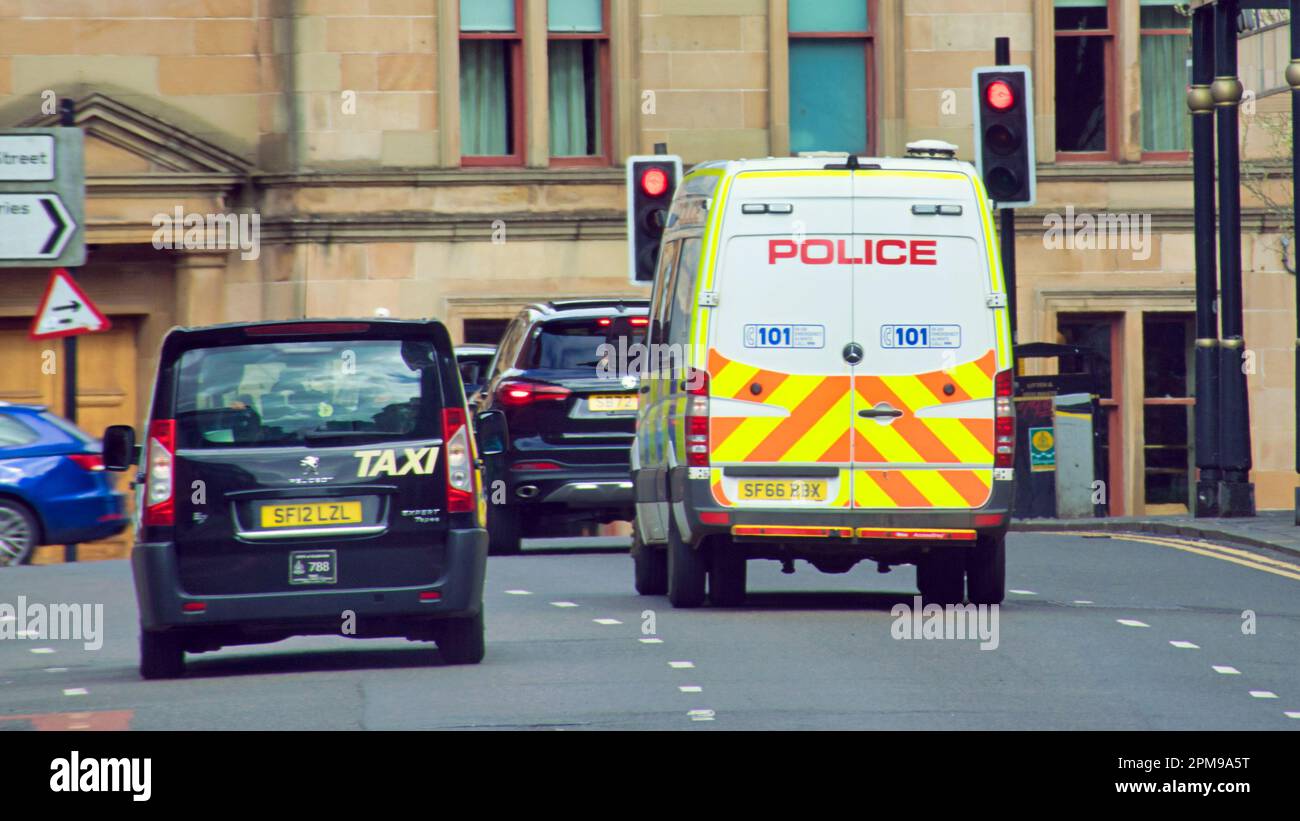 police scotland on the streets of glasgow Stock Photo - Alamy