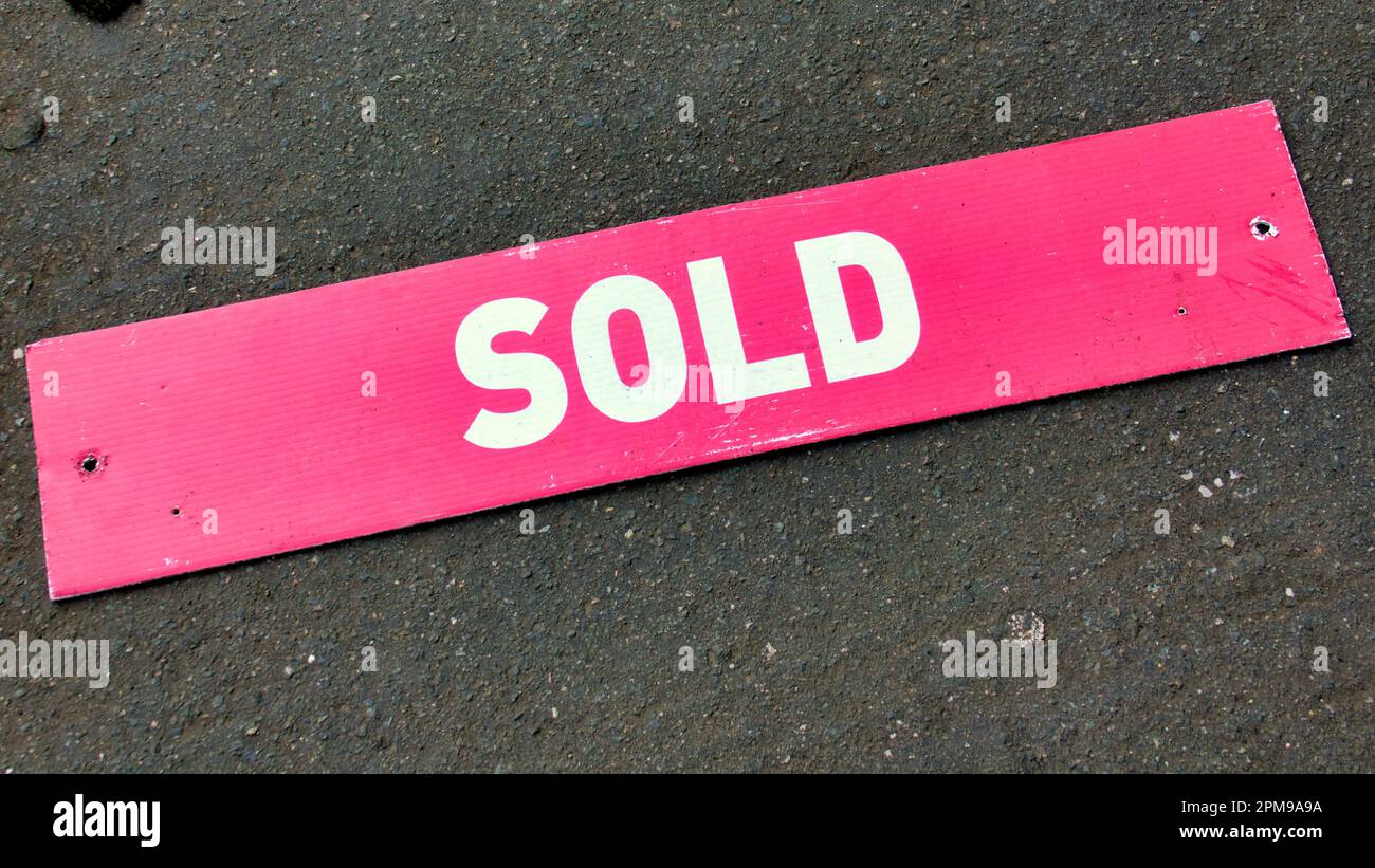 pink sold sign Stock Photo - Alamy