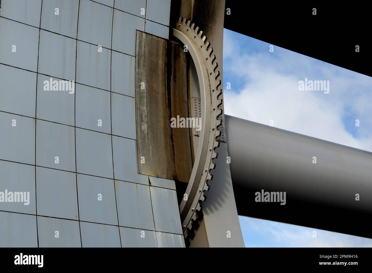 Large cogged wheel detail on the Falkirk canal boat raising wheel in ...
