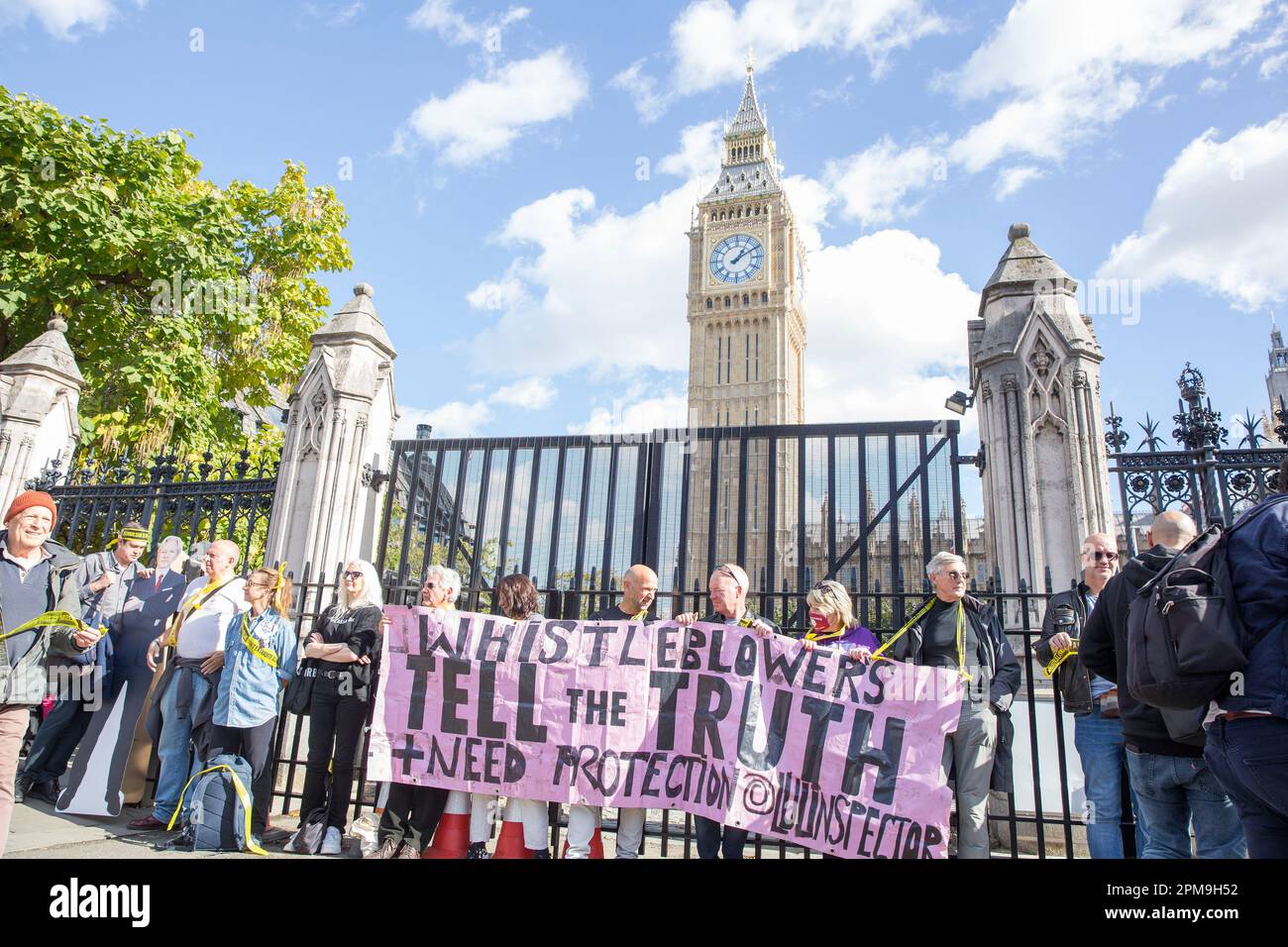 Human chain around parliament hi-res stock photography and images - Alamy