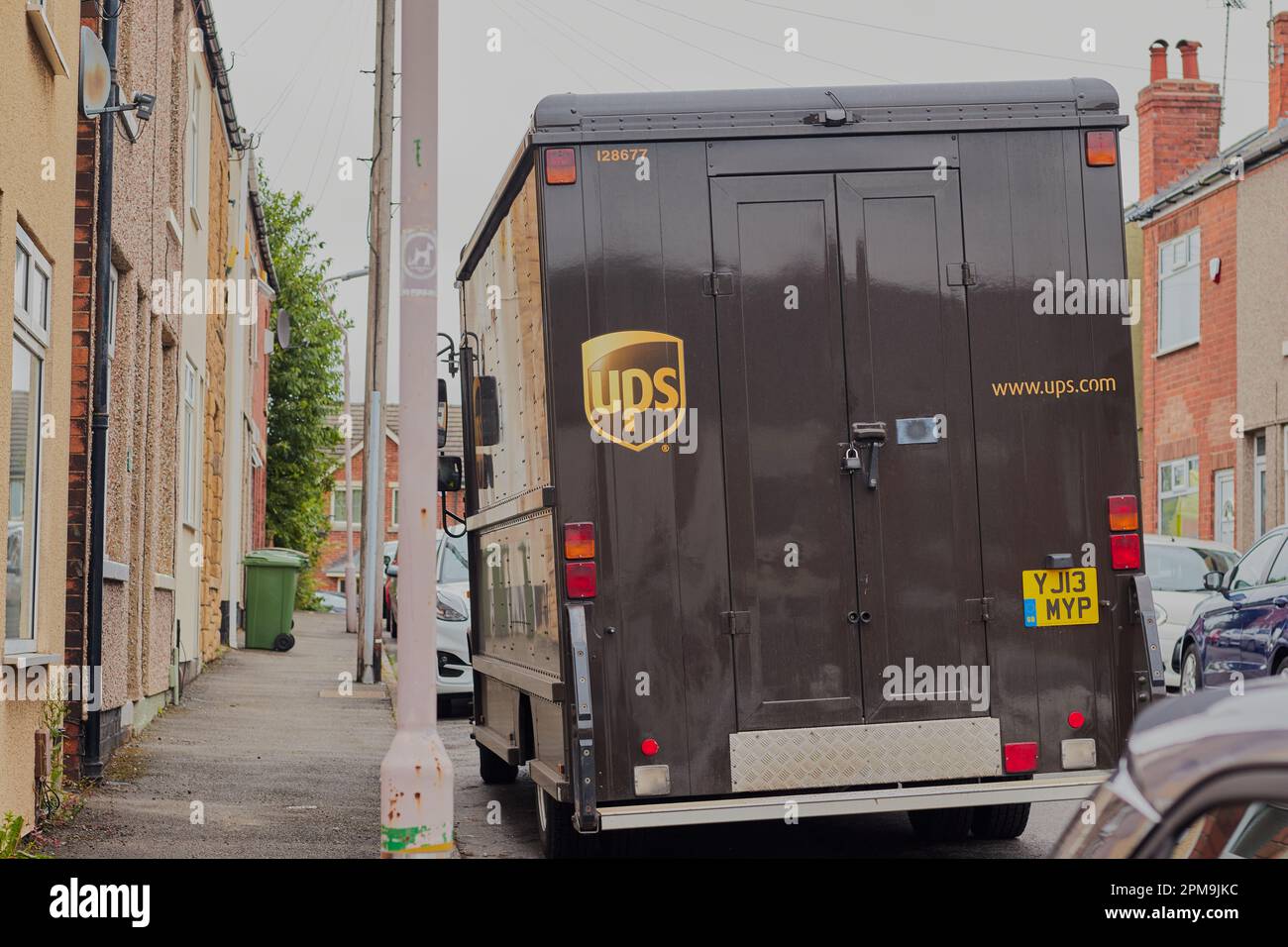 Door delievery hi-res stock photography and images - Alamy