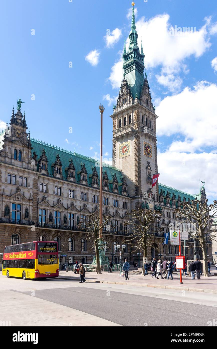Rathausplatz clock tower double decker hop on hop off stadrundfa hi-res ...