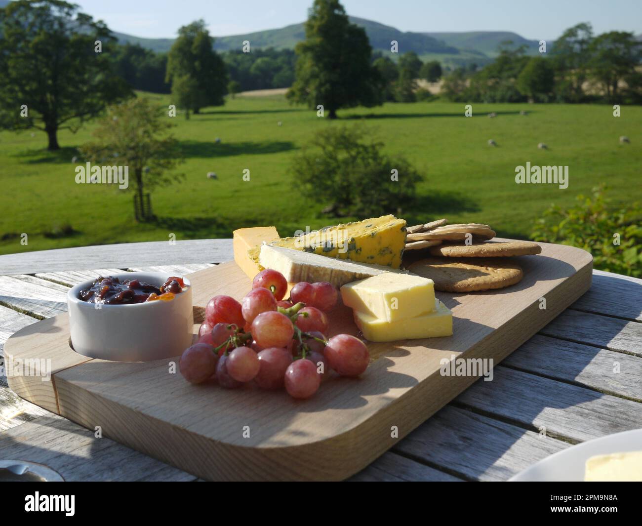 English ploughmans lunch hi-res stock photography and images - Alamy