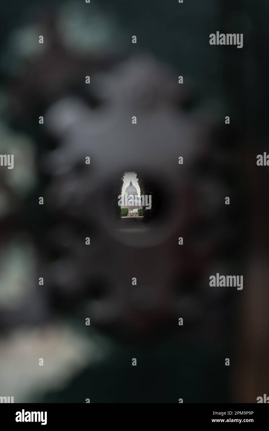 Keyhole garden hi-res stock photography and images - Alamy