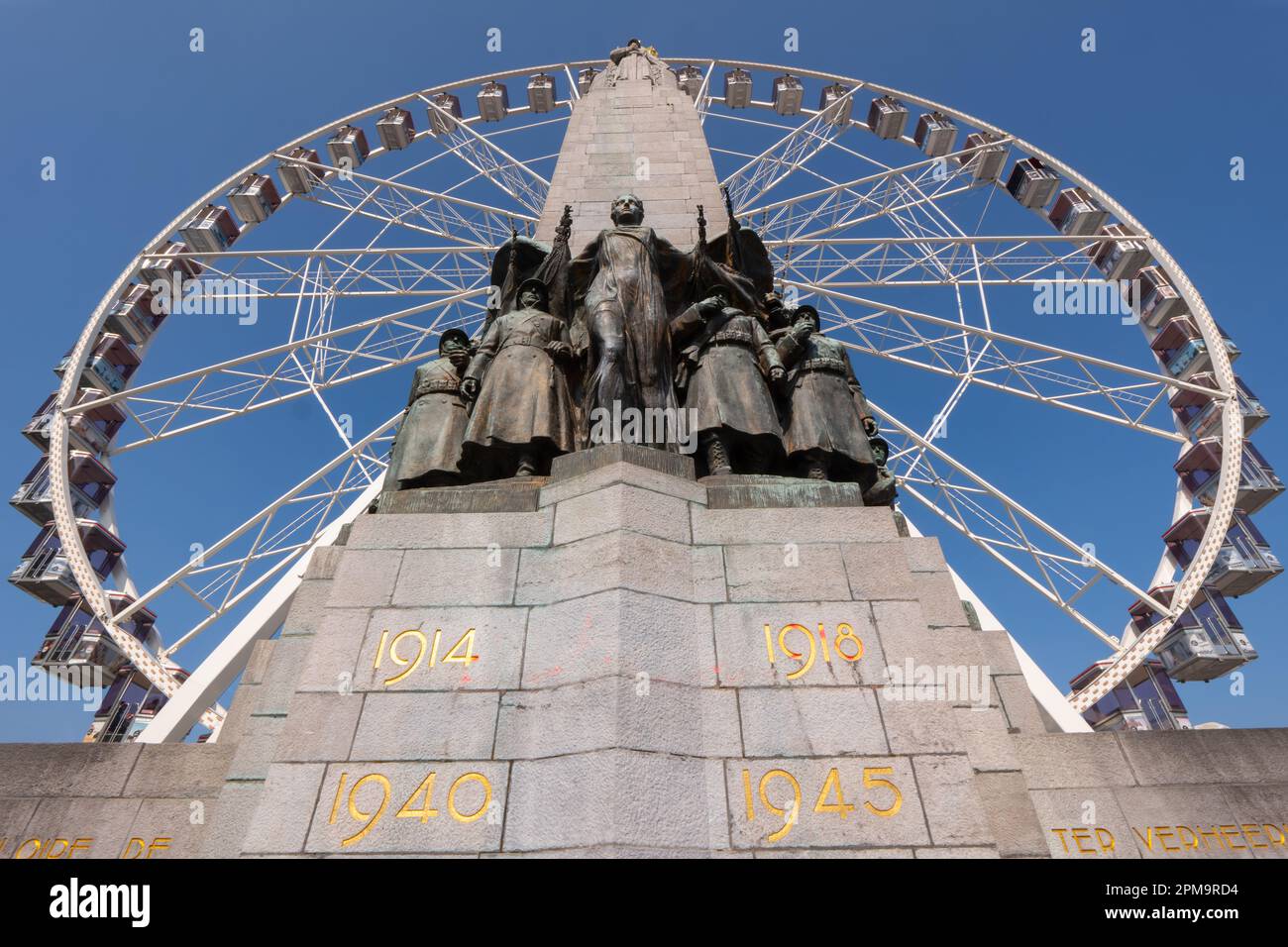 Ferris wheel and war memorial for the two world wars 1914-1918 and 1940 ...