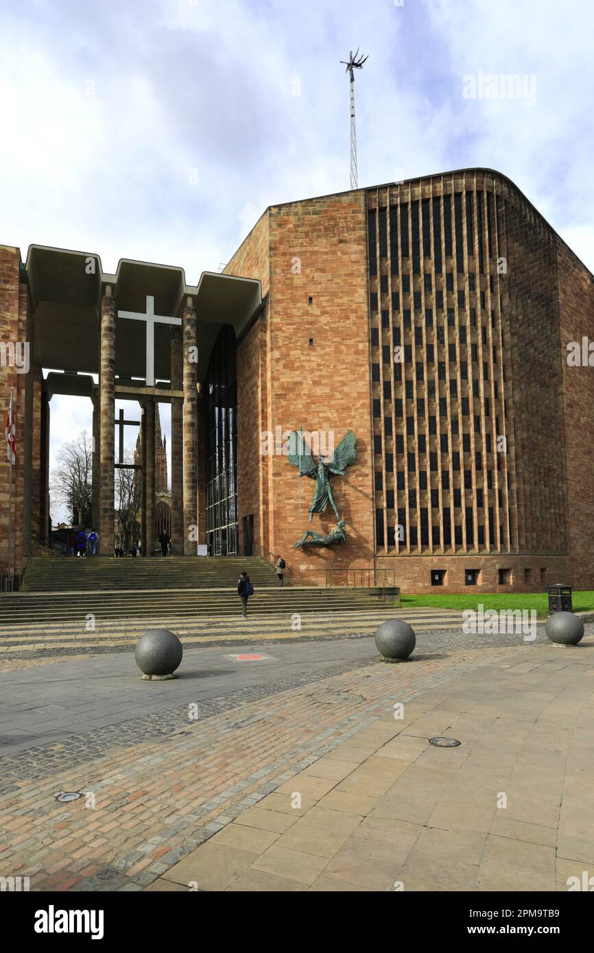The new St Michael's Cathedral, Coventry City, Warwickshire, England ...