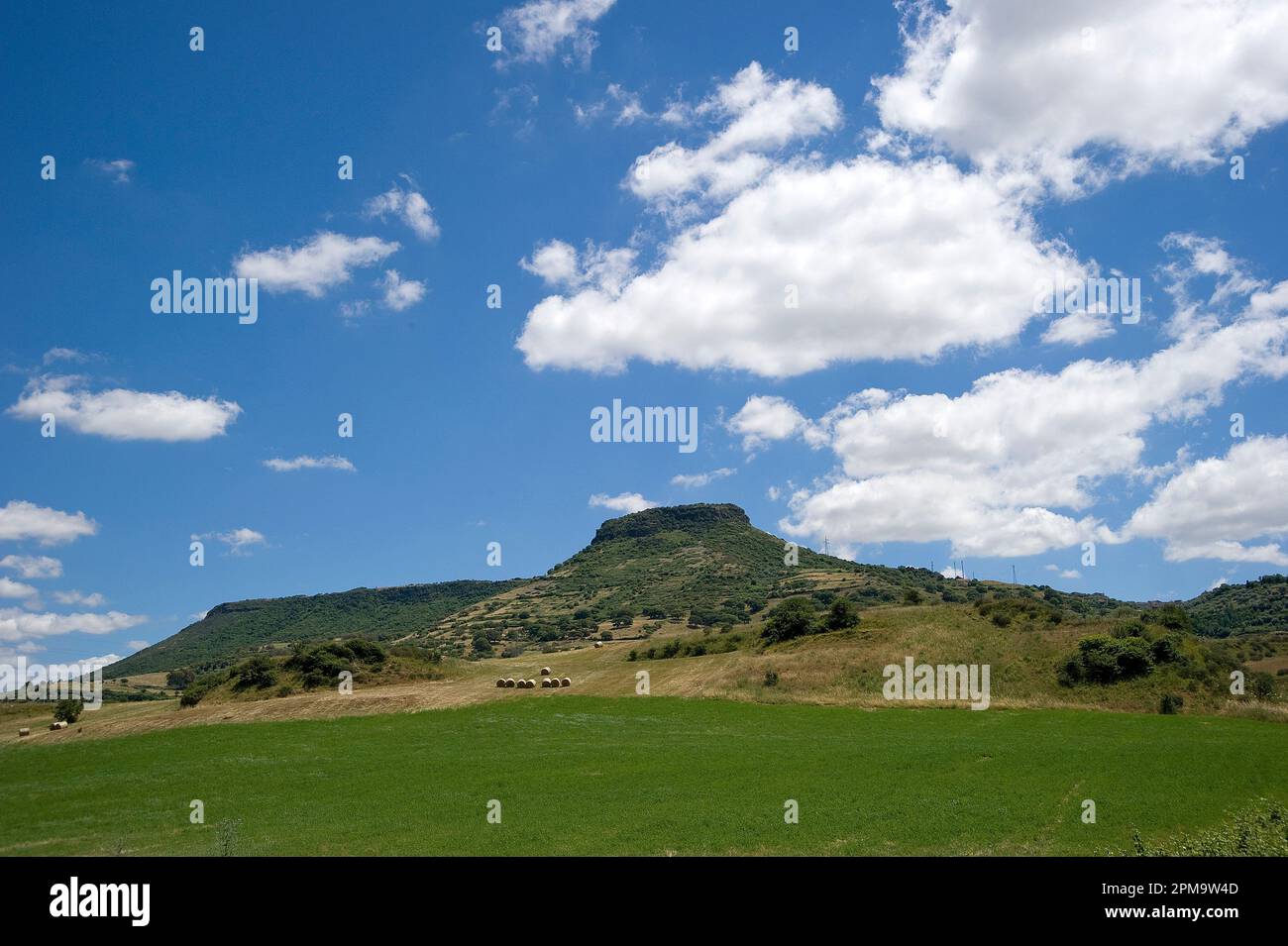 Valle dei vulcani. Logudoro Meilogu.Paesaggio vicino a Siligo. Sardegna ...