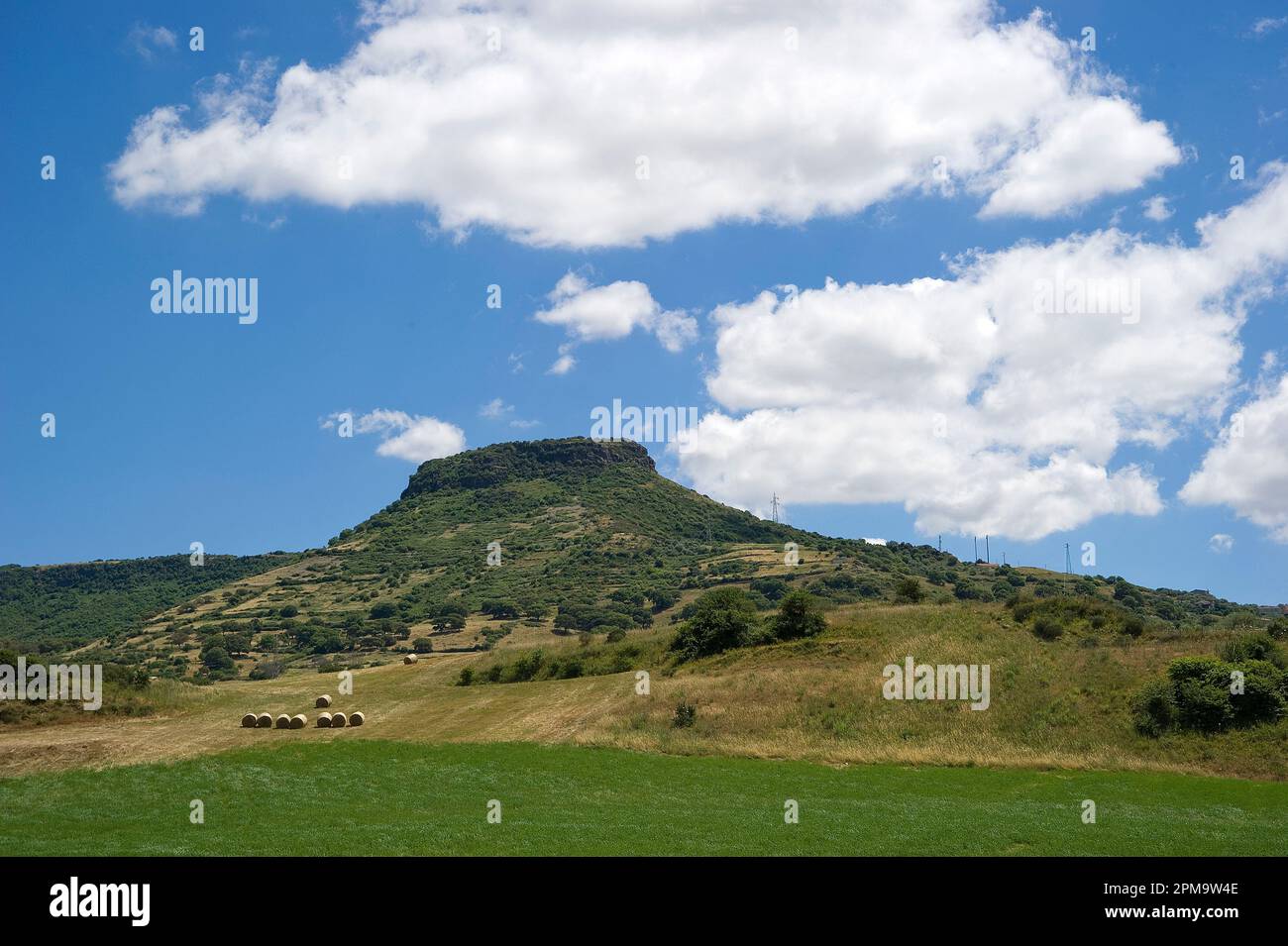 Valle dei vulcani. Logudoro Meilogu.Paesaggio vicino a Siligo. Sardegna ...