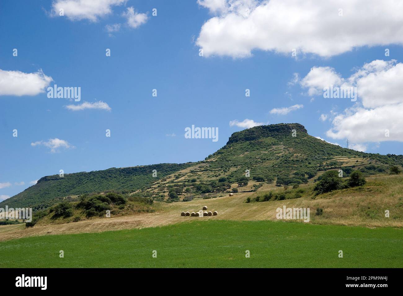 Valle dei vulcani. Logudoro Meilogu.Paesaggio vicino a Siligo. Sardegna ...