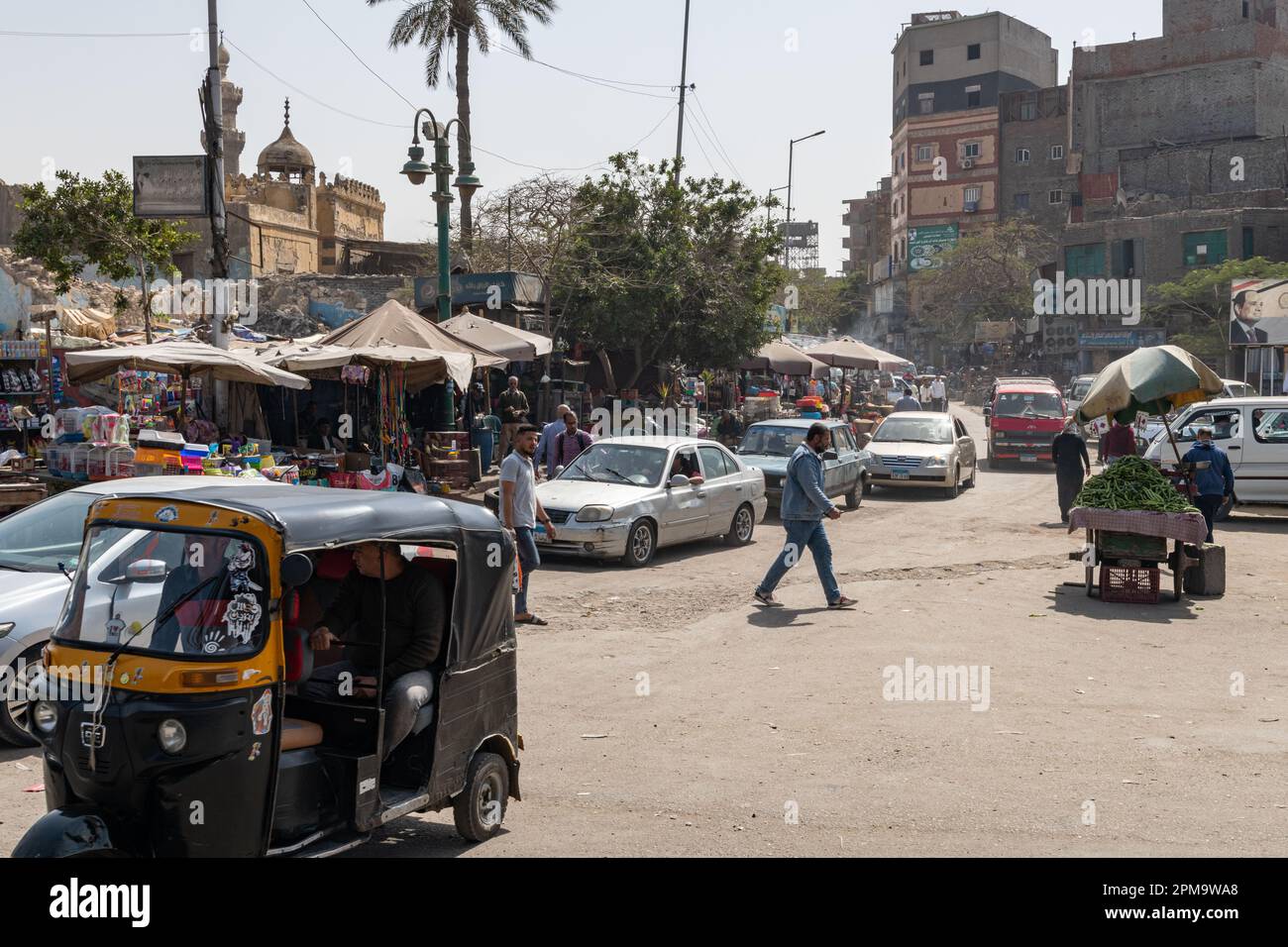 People and cars crossing a busy road in Cairo, Egypt Stock Photo - Alamy