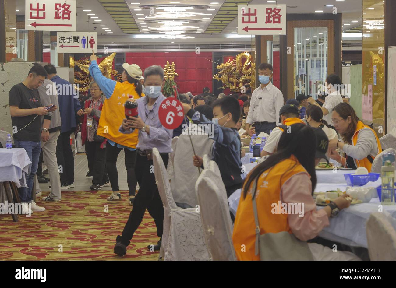 Mainland tourists having lunch at Foo Yuen Chinese Restaurant in To Kwa ...