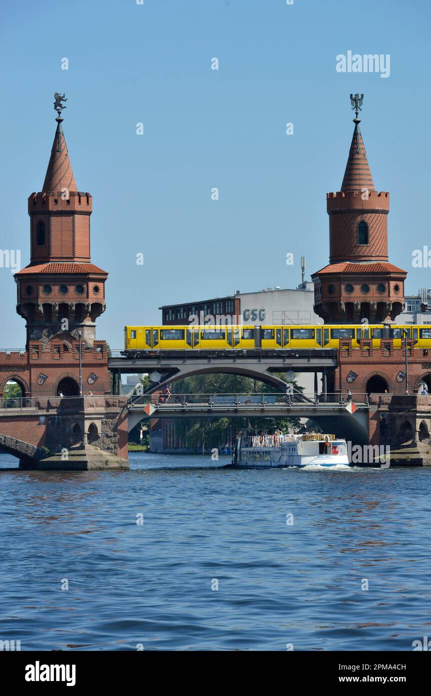 Oberbaum Bridge, Friedrichshain, Berlin, Germany Stock Photo - Alamy