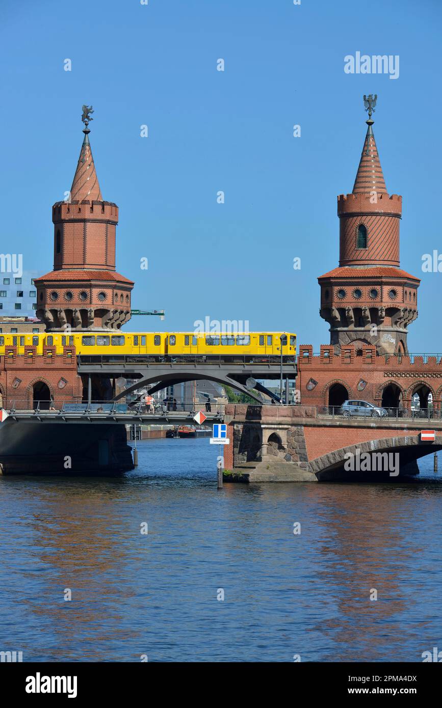 Oberbaum Bridge, Friedrichshain, Berlin, Germany Stock Photo - Alamy