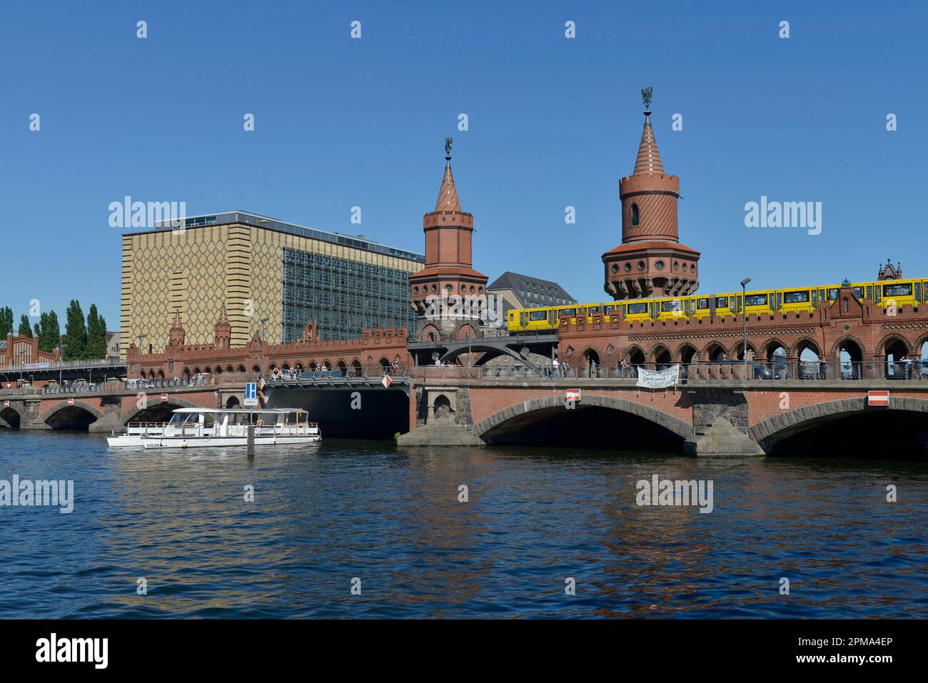 Oberbaum Bridge, Friedrichshain, Berlin, Germany Stock Photo - Alamy