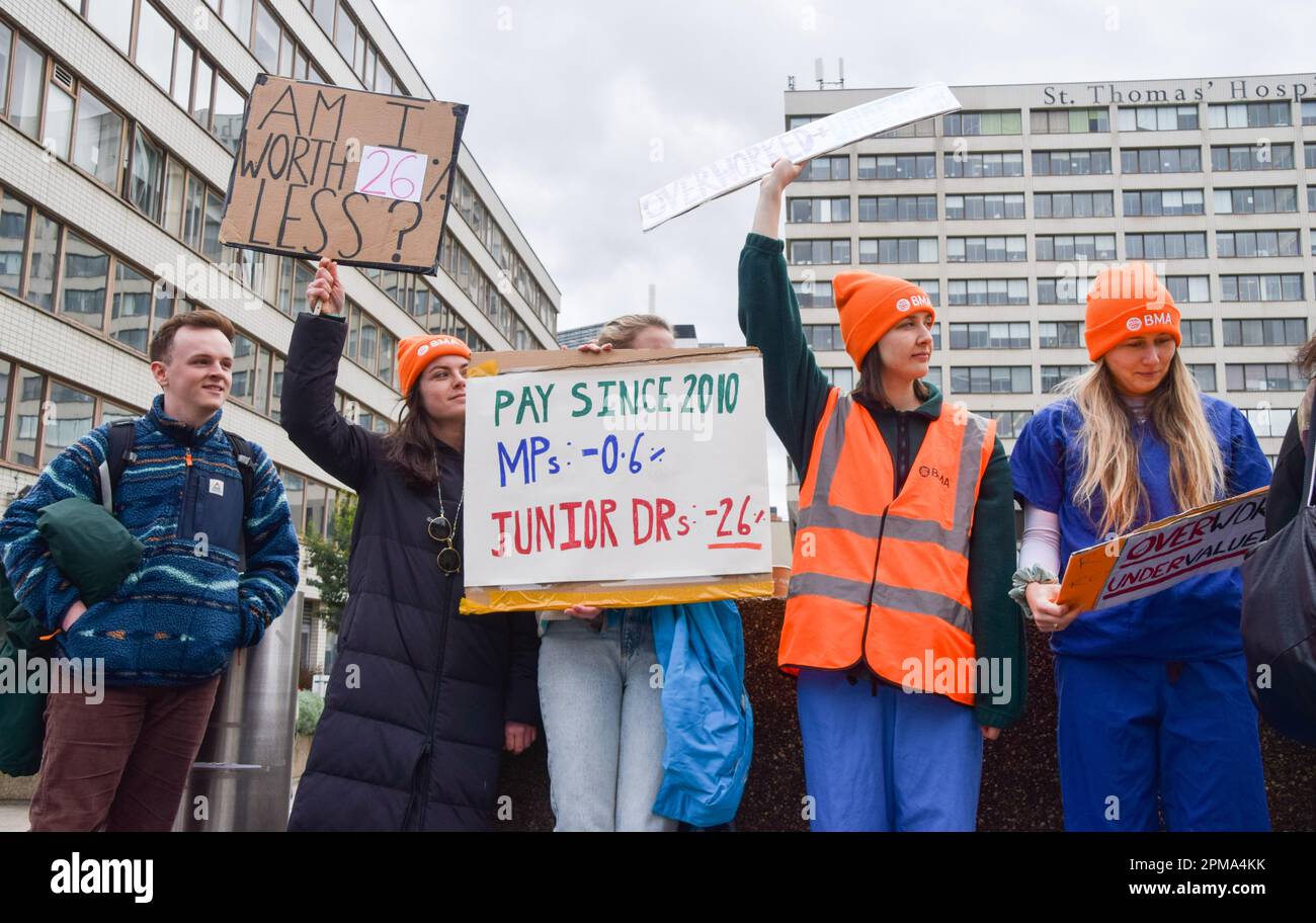 London, UK. 11th April 2023. Junior doctors stand at the picket outside ...