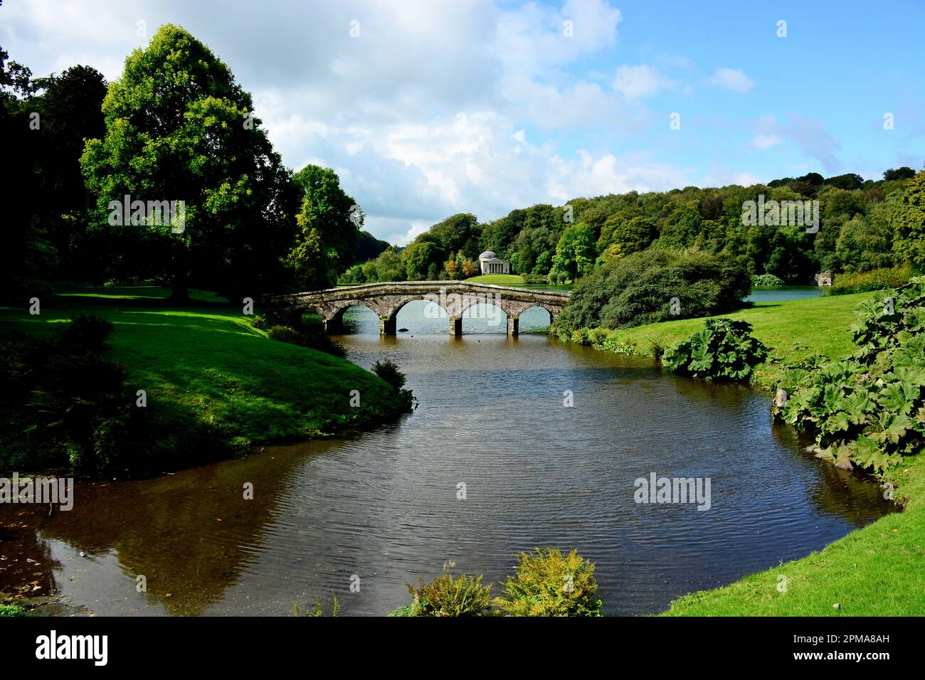 Bridge at stourhead hi-res stock photography and images - Alamy