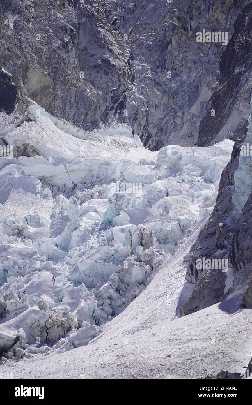 Everest climbers memorial hi-res stock photography and images - Alamy