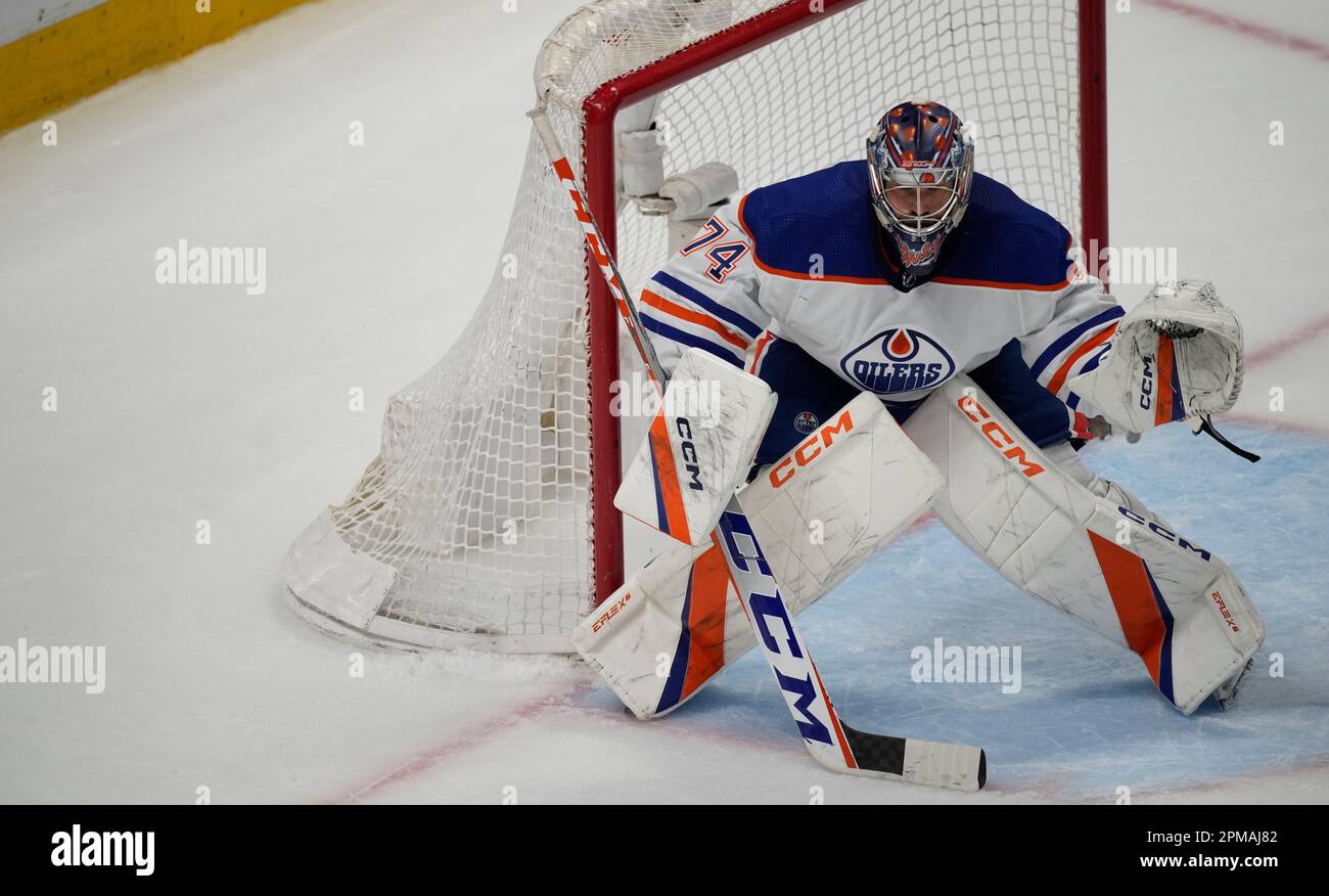 Edmonton Oilers goaltender Stuart Skinner (74) in the third period of ...