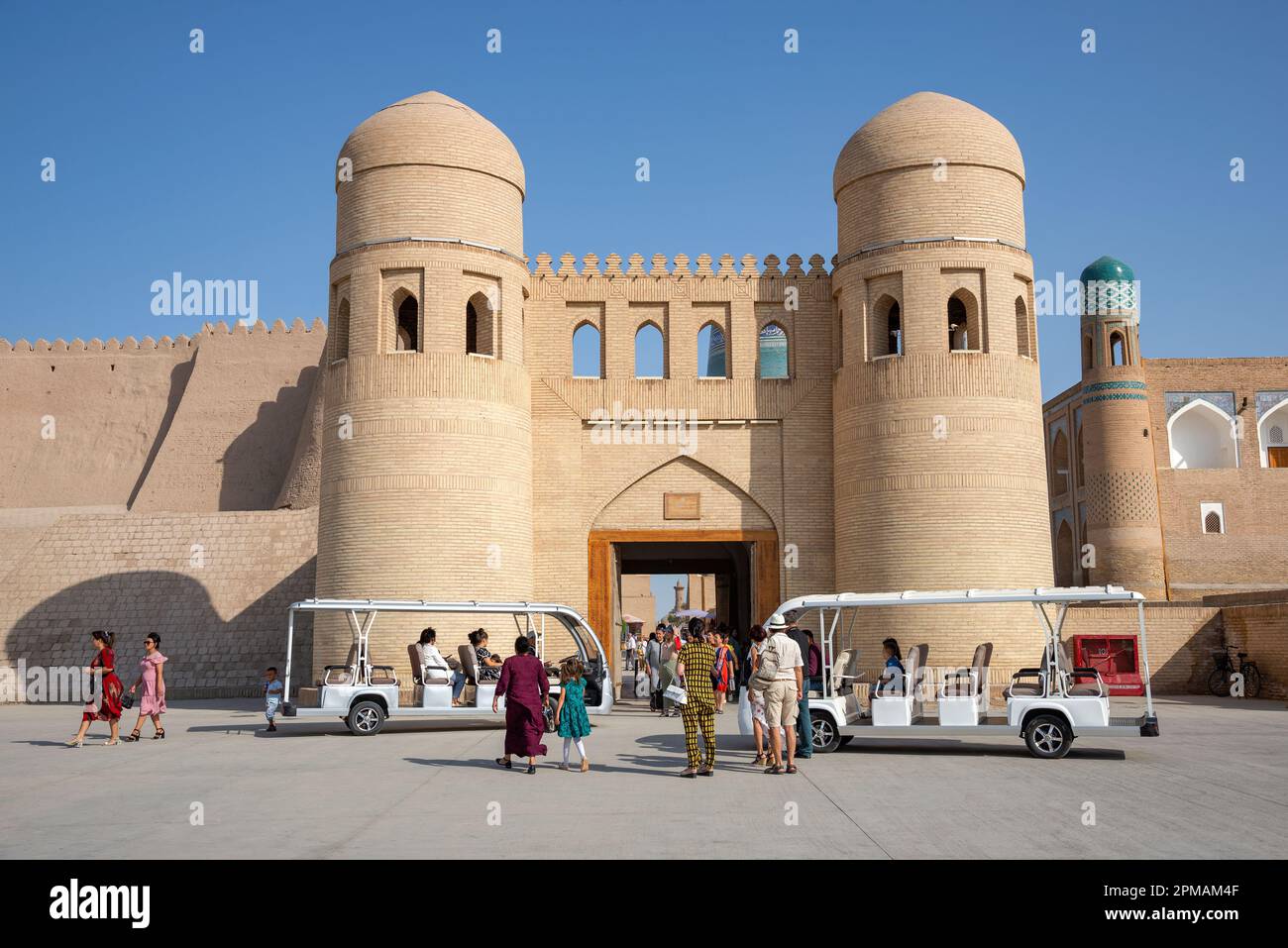 KHIVA, UZBEKISTAN - SEPTEMBER 07, 2022: Tour cars with tourists at the ...