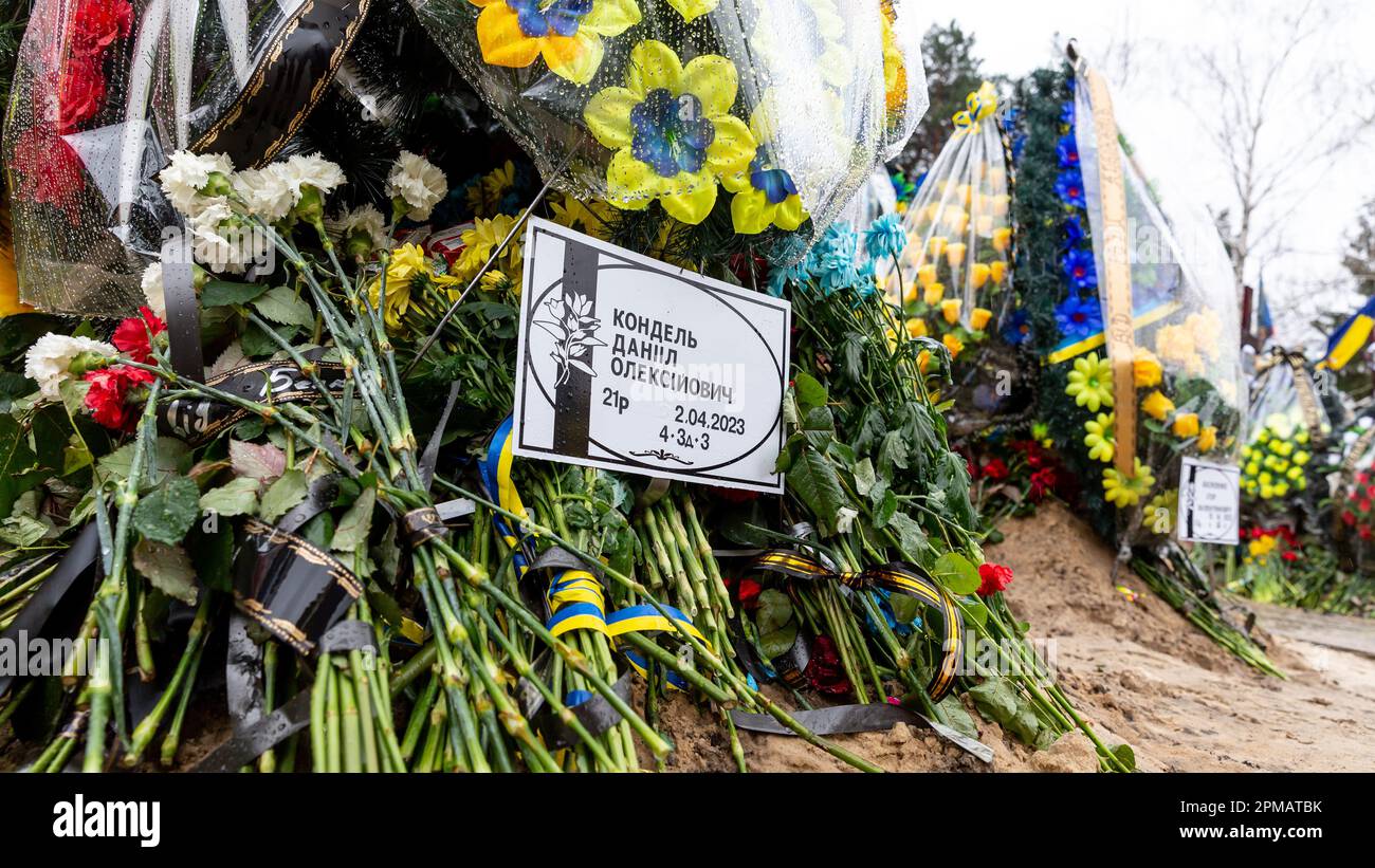Buried families hi-res stock photography and images - Alamy