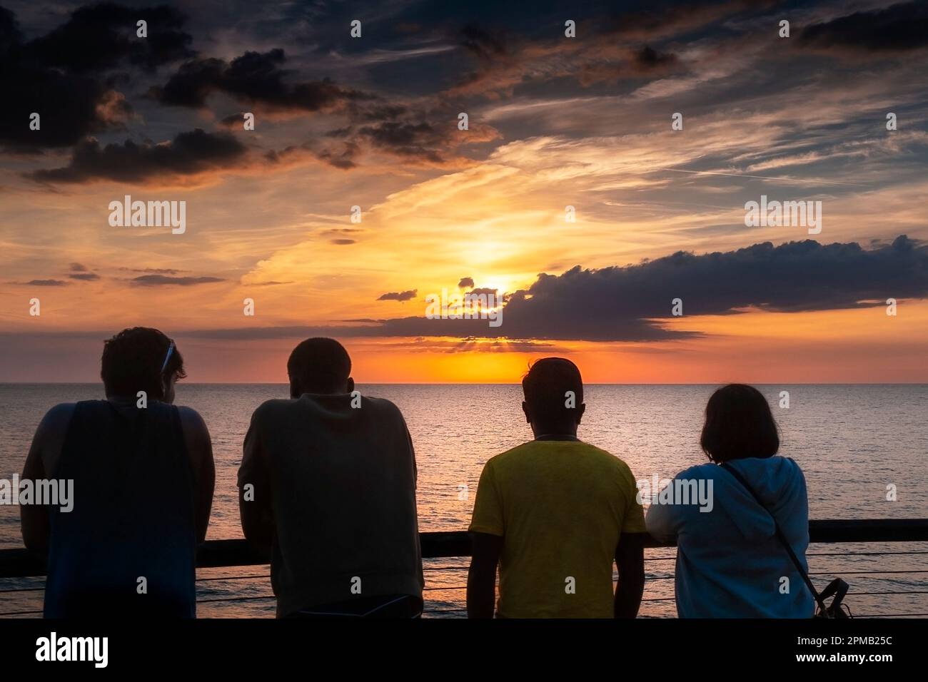 Watching sunset uk hi-res stock photography and images - Alamy