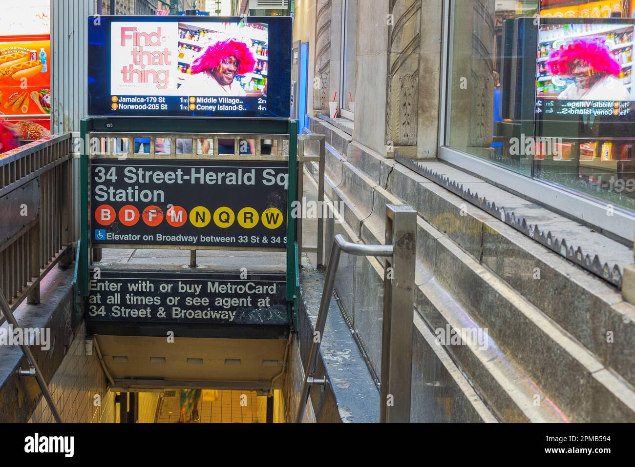 34 street hi-res stock photography and images - Alamy