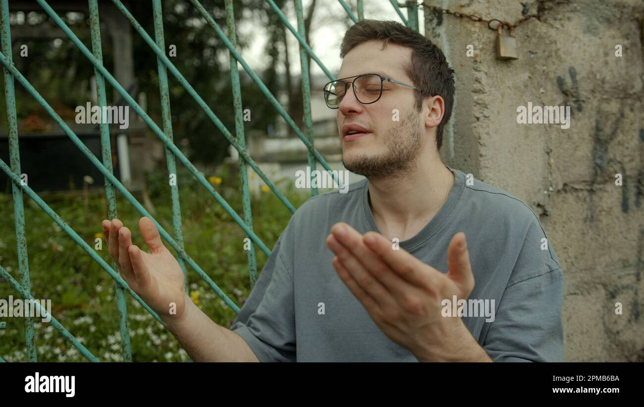 Devout muslim family hi-res stock photography and images - Alamy