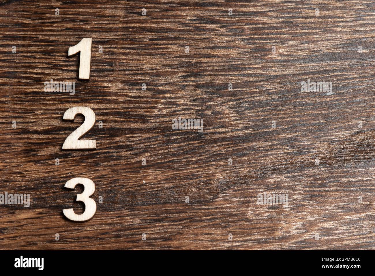 Wood 123 in a list format on a wood background Stock Photo - Alamy