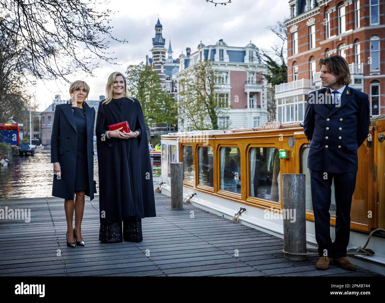 Emmanuel macron brigitte young hi-res stock photography and images - Alamy