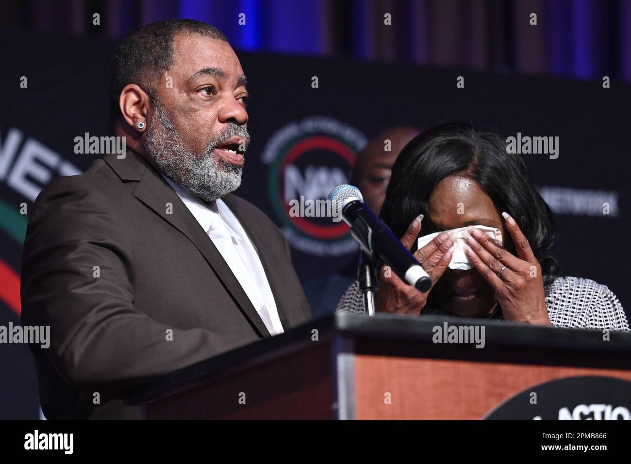 New York, USA. 12th Apr, 2023. RowVaughn Wells (r), mother of Tyre ...