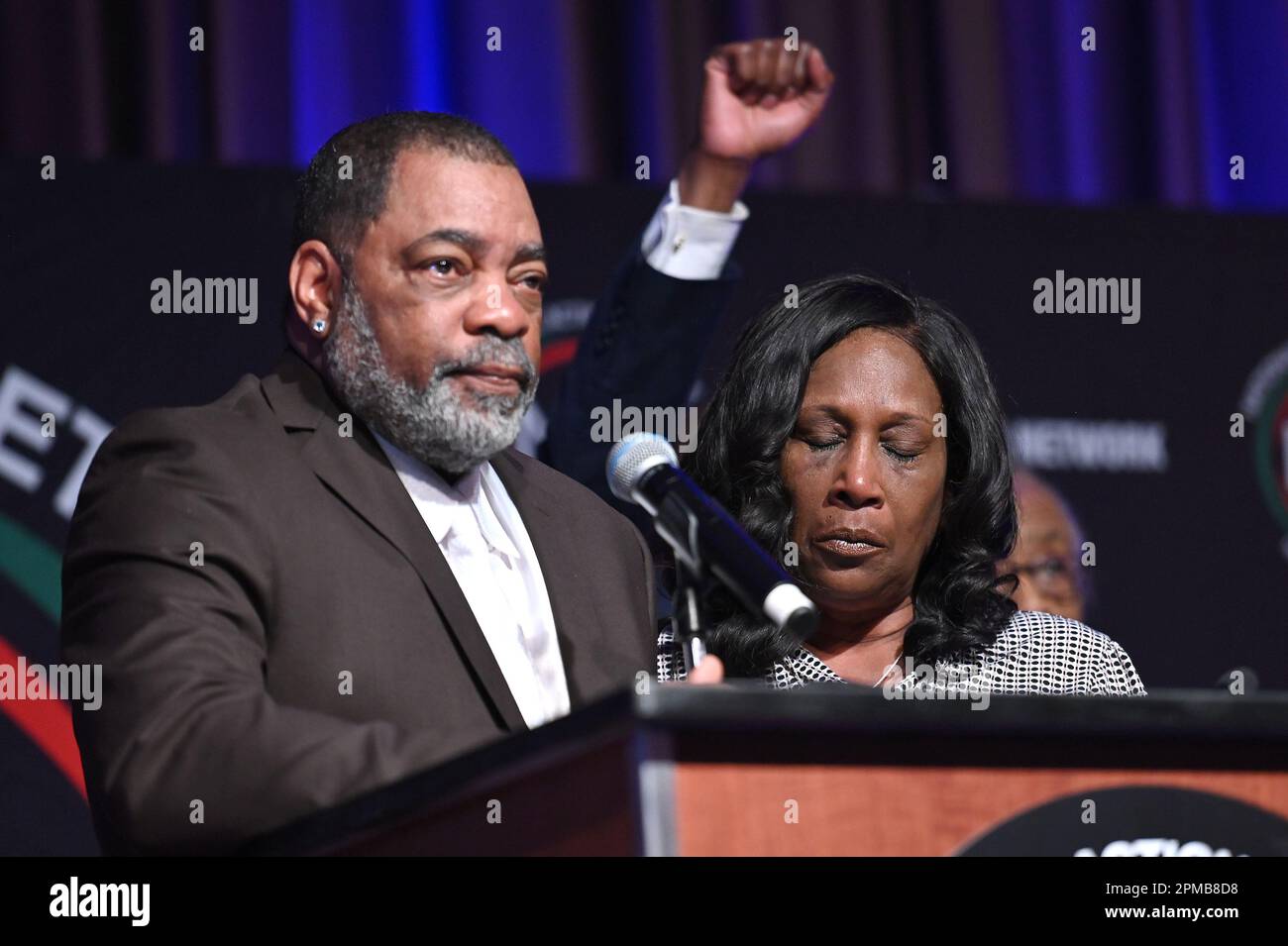 New York, USA. 12th Apr, 2023. RowVaughn Wells (r), mother of Tyre ...