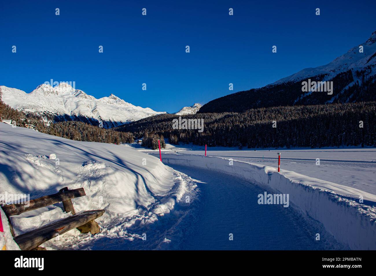 A magnificent sunny day in the snowy Swiss Alps on Lake St. Moritz ...
