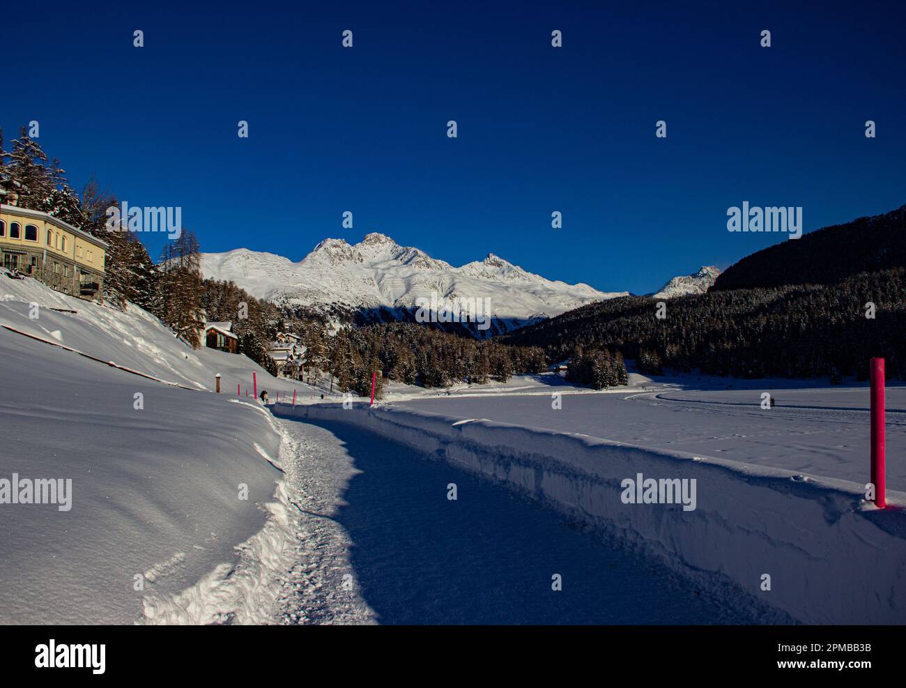 A magnificent sunny day in the snowy Swiss Alps on Lake St. Moritz ...