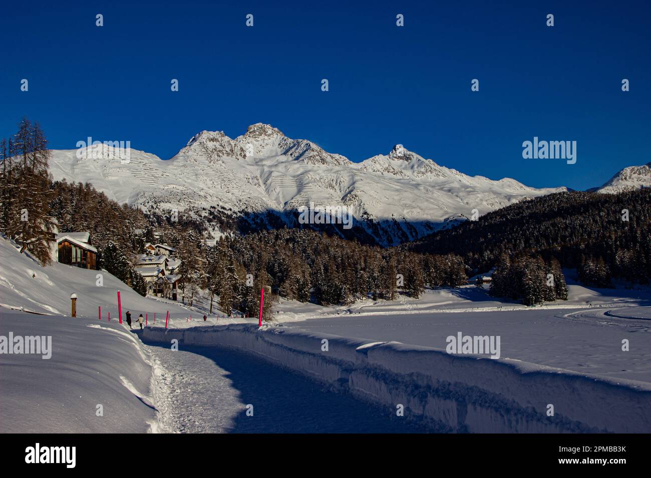 A magnificent sunny day in the snowy Swiss Alps on Lake St. Moritz ...